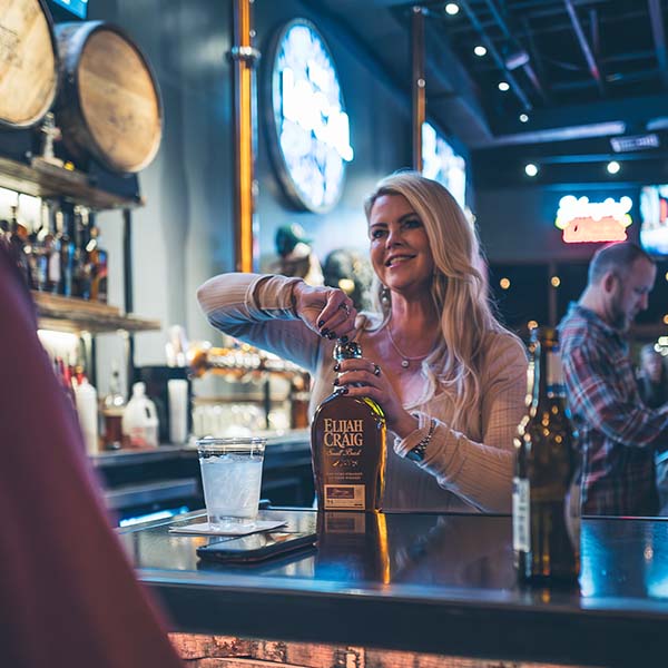 The Local | Bar and Live, Original Music in Hendersonville